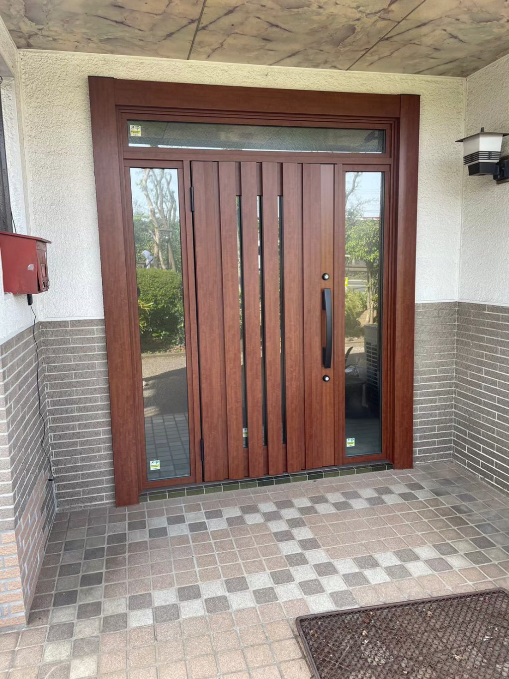 防犯LIXIL玄関ドア工事リフォーム | さいたま市見沼区 | 株式会社十色（TOIRO）